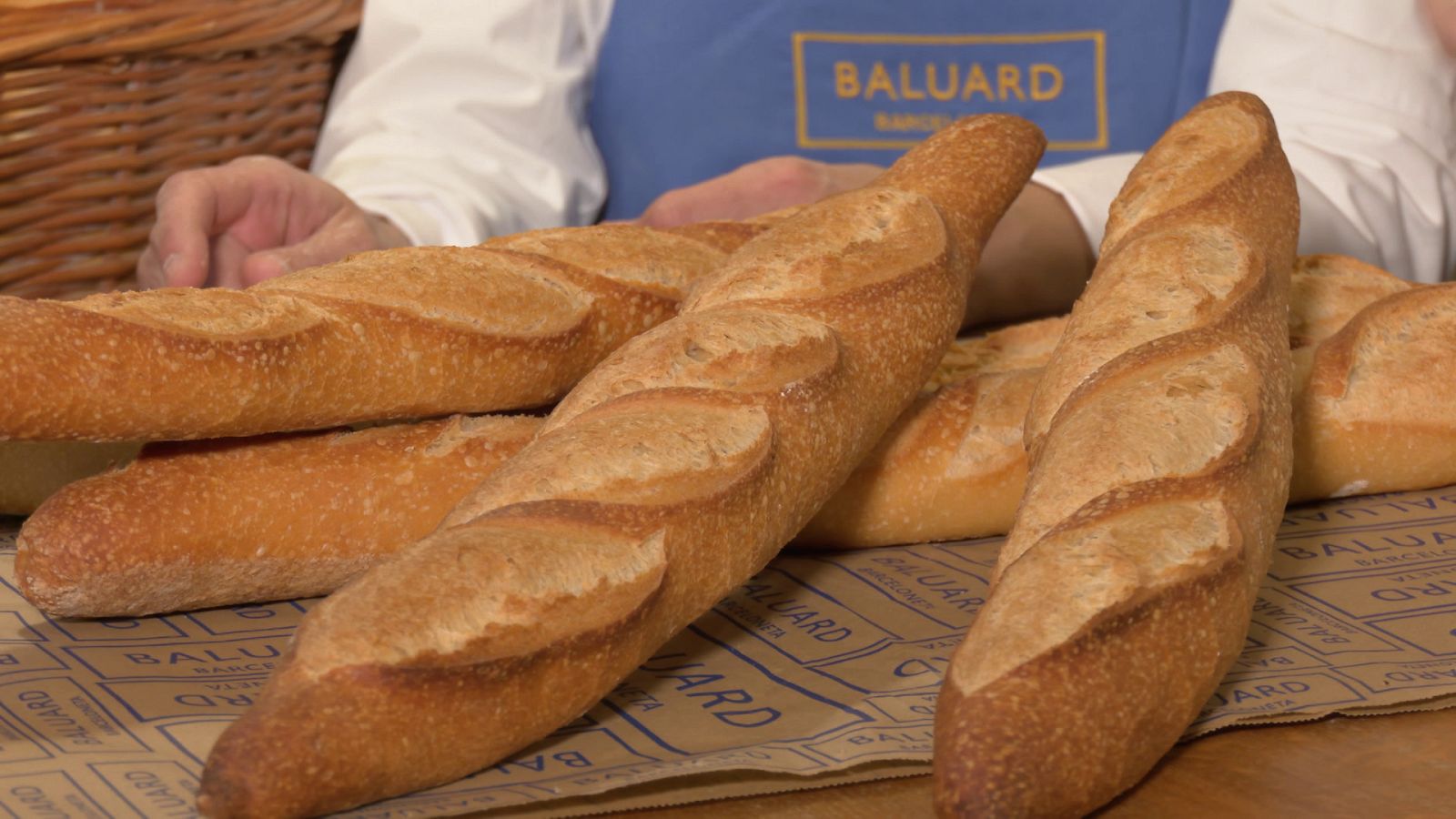 Receta de Baguette de pan tradicional: solo con 4 ingredientes