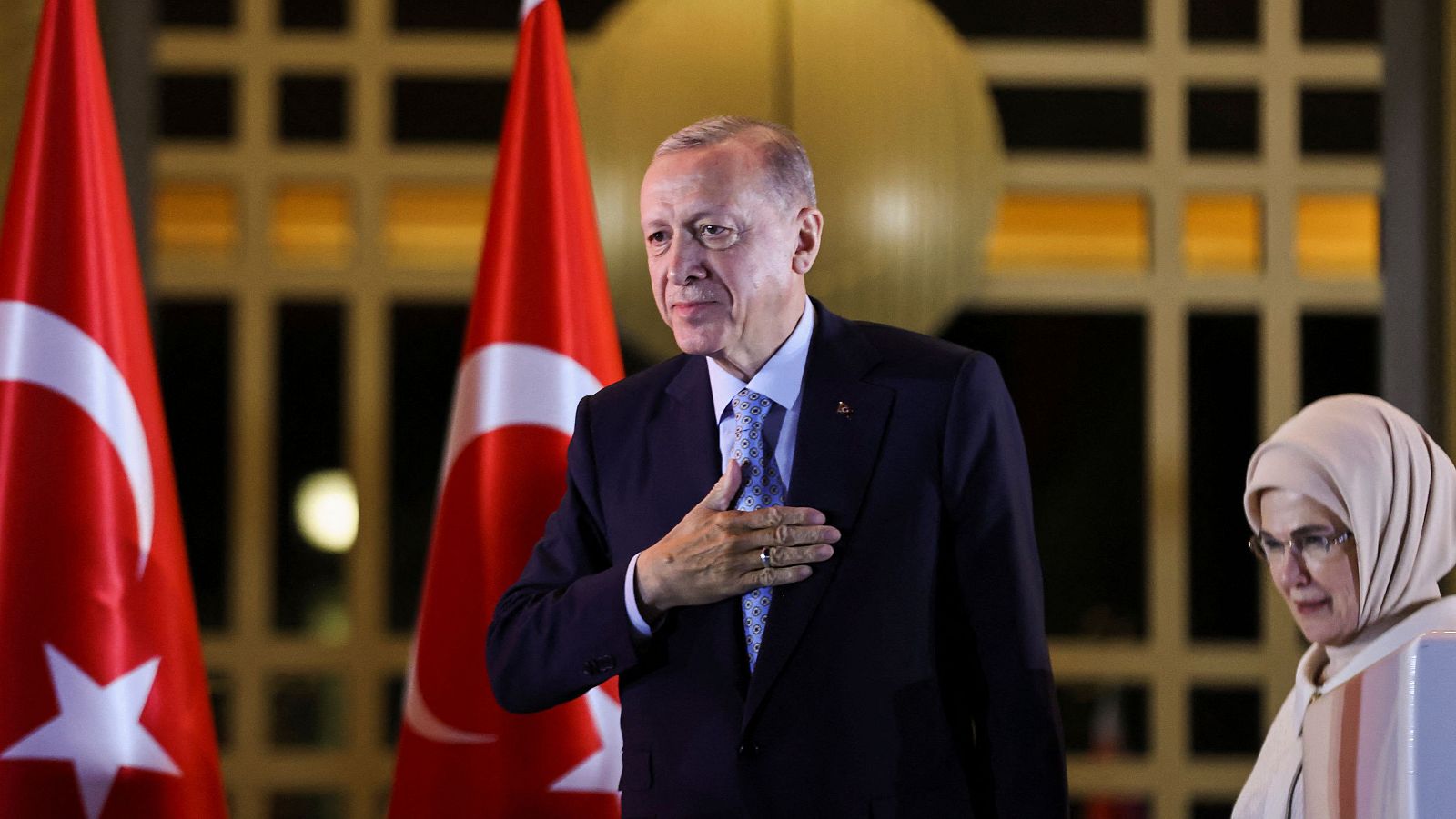 Erdogan alaba la "victoria de la democracia" en Turquía y prioriza la economía