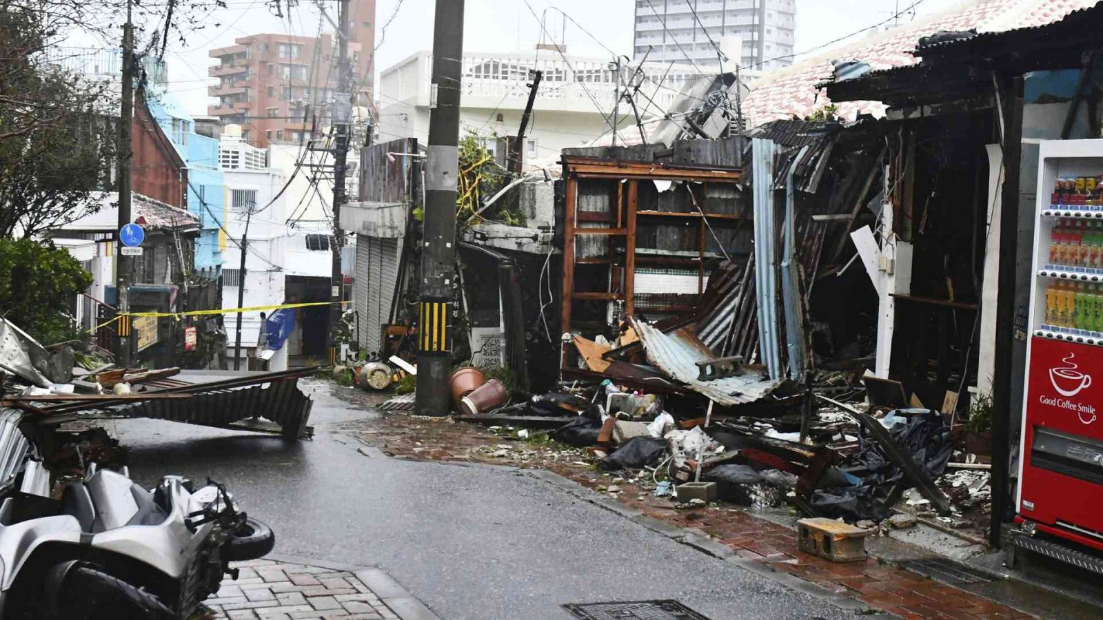 Al menos dos muertos y 60 heridos por un fuerte tifón en Japón