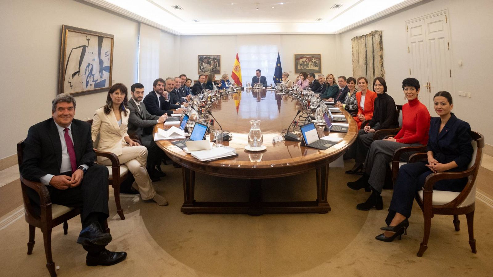 Sánchez pide a su nuevo Gobierno "ejemplaridad" y "transparencia"