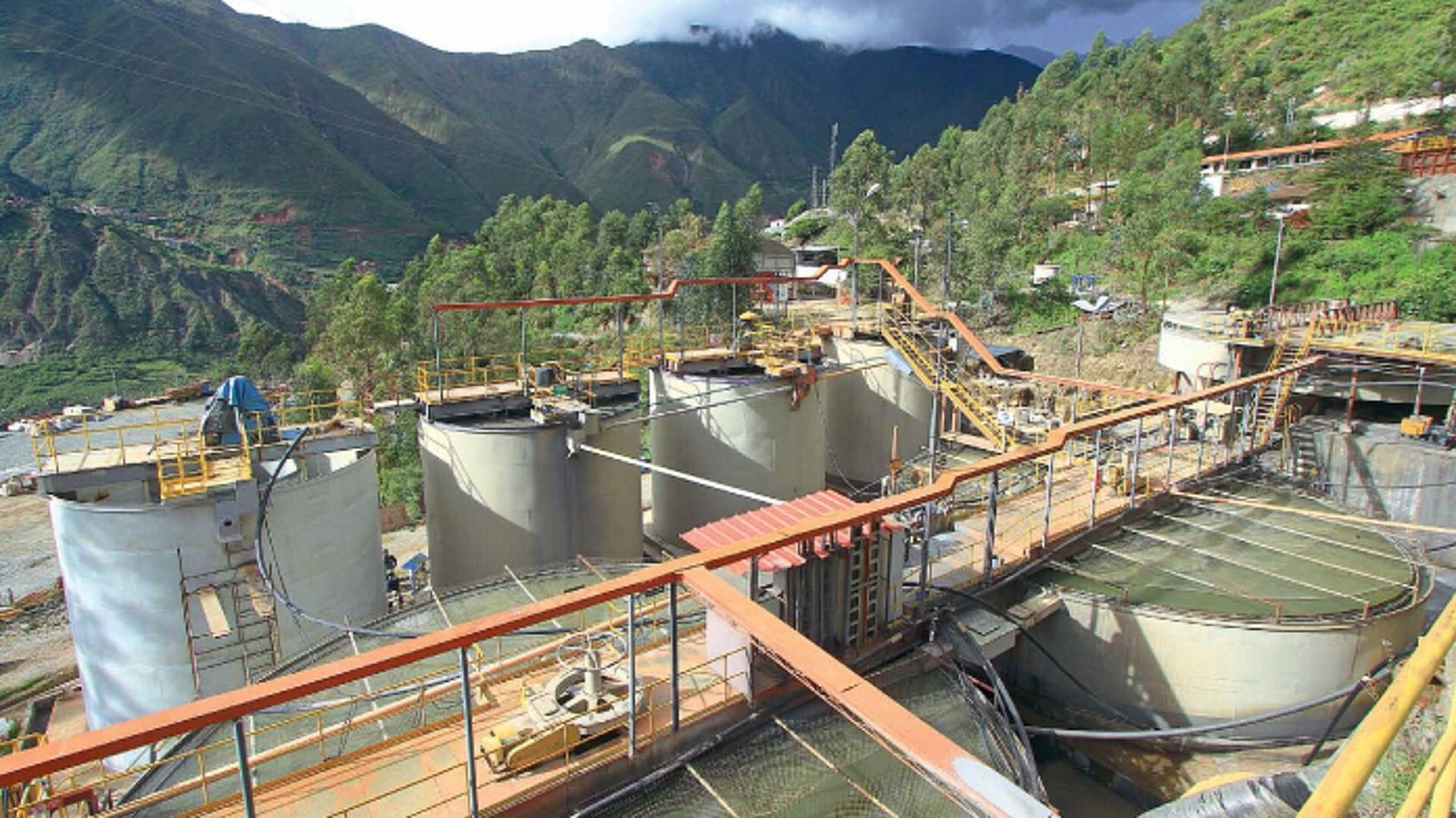 Un ataque a una mina de Perú deja nueve muertos y 15 heridos