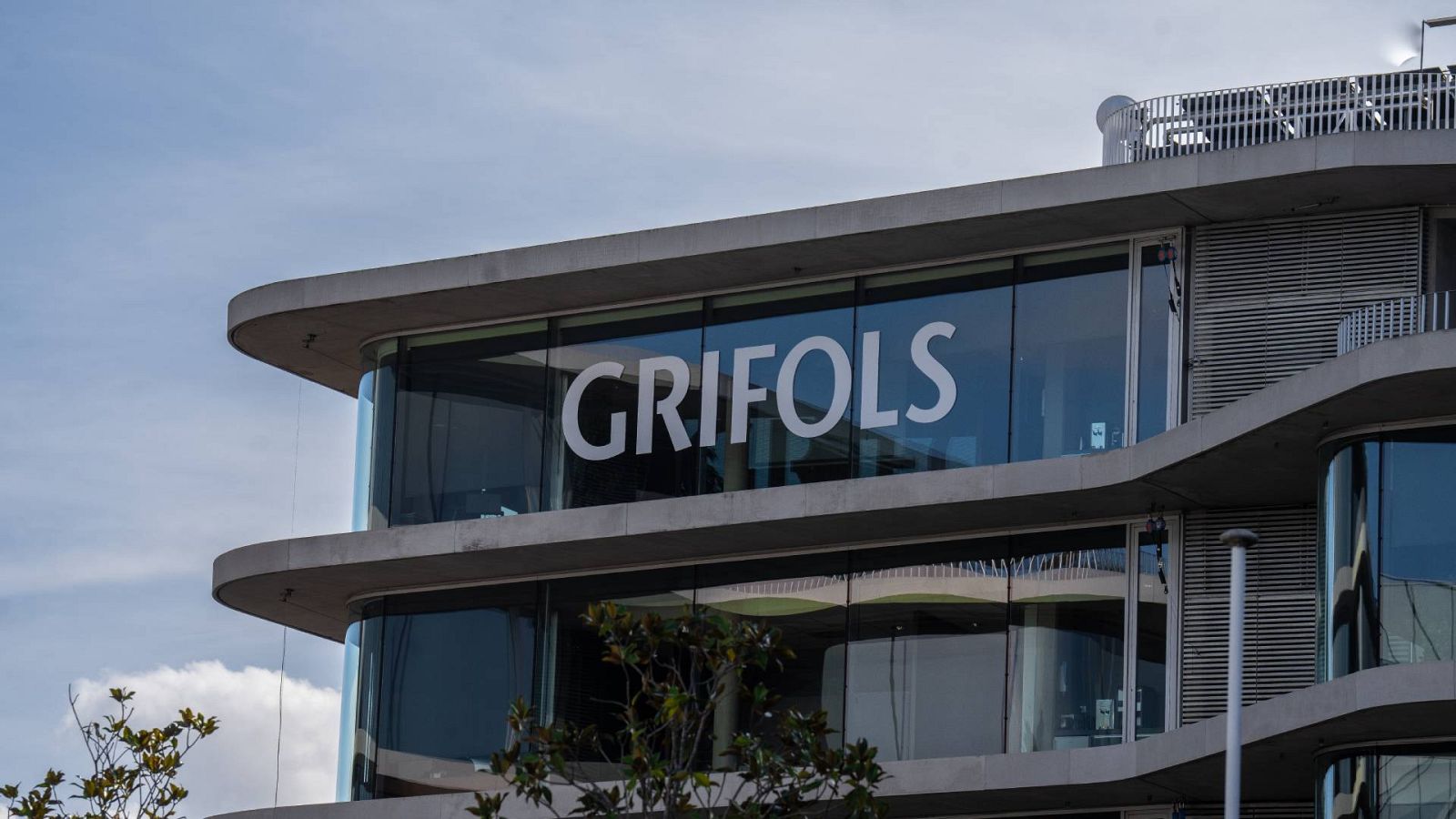 La familia Grifols negocia con Brookfield una OPA