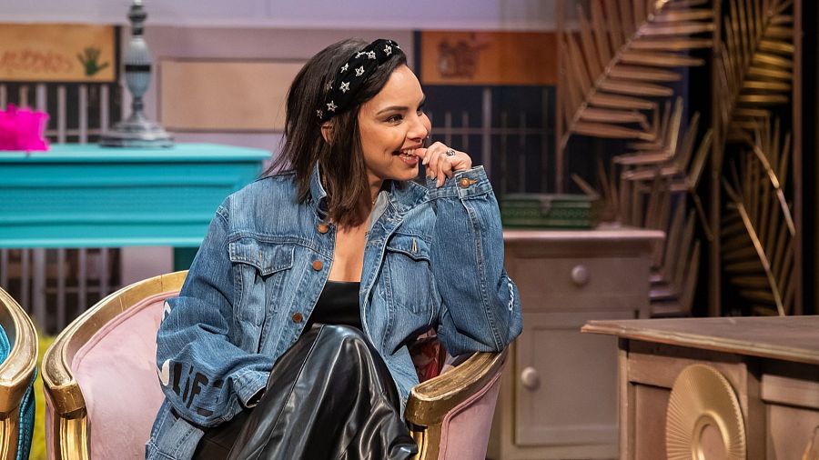 Chenoa visita 'Al cielo con ella', con Henar Álvarez