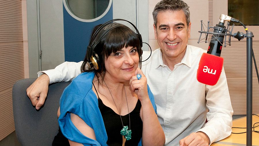 Madrugada de bosques encantados y habitados