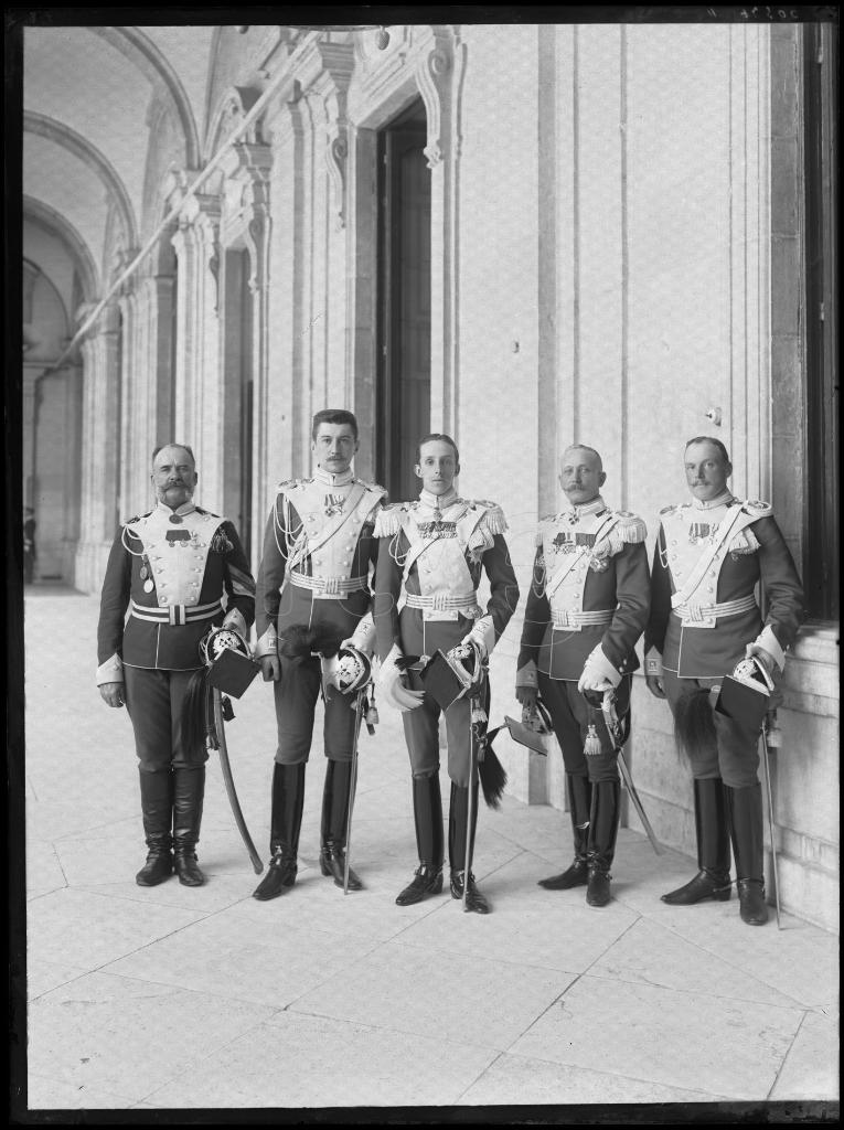 Colección Franzen ALFONSO XIII CON MIEMBROS DEL SEQUITO DEL PRINCIPE ...