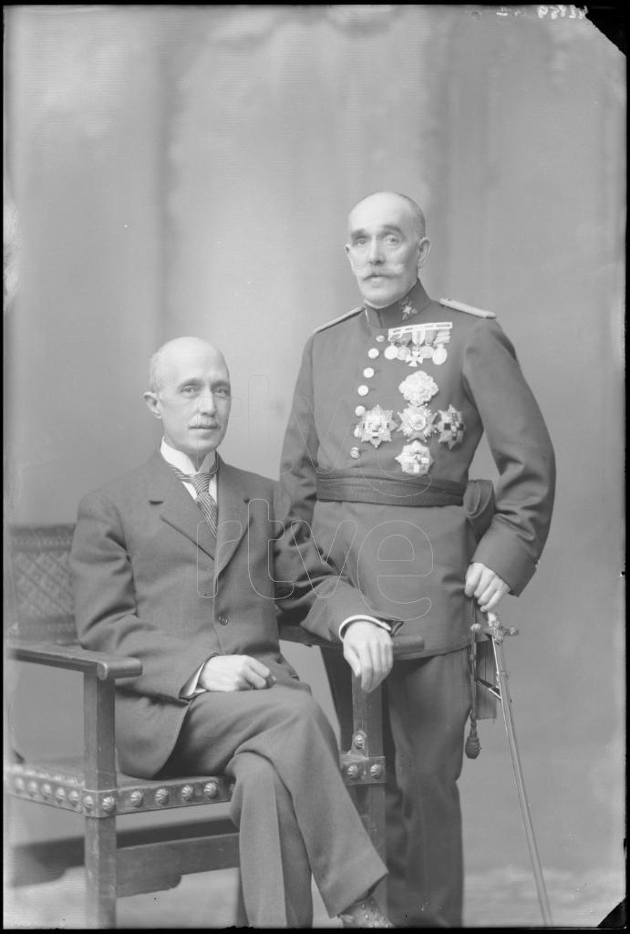 Colección Franzen MANUEL SANCHEZ DE OCAÑA Y SUAREZ DE VILLAR CON UN HOMBRE