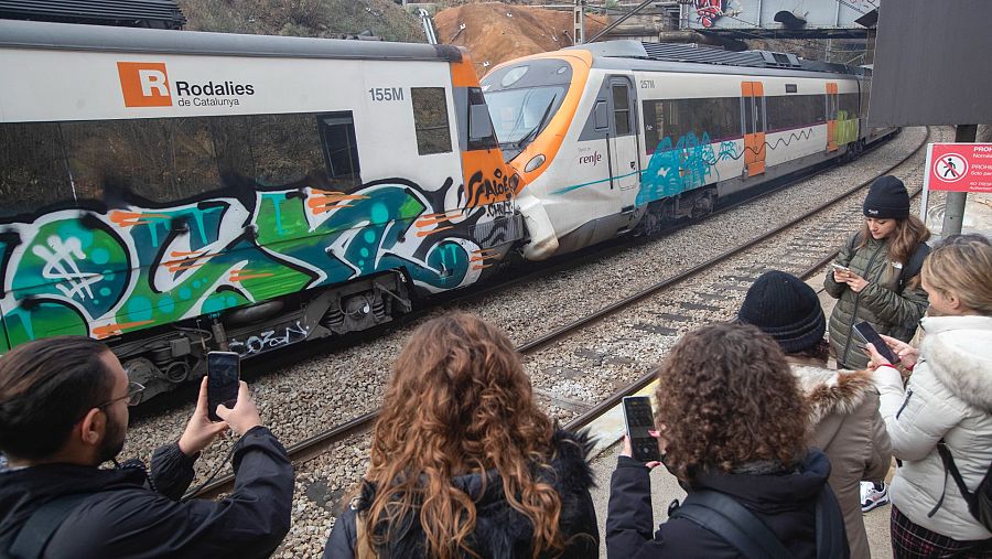155 heridos en un choque de trenes en Montcada
