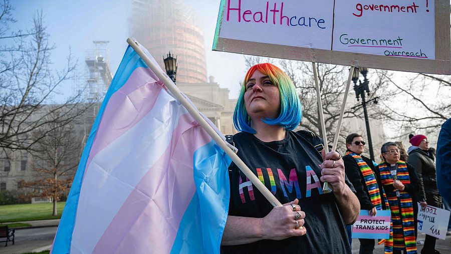 ¿Qué significan los colores de la bandera trans?