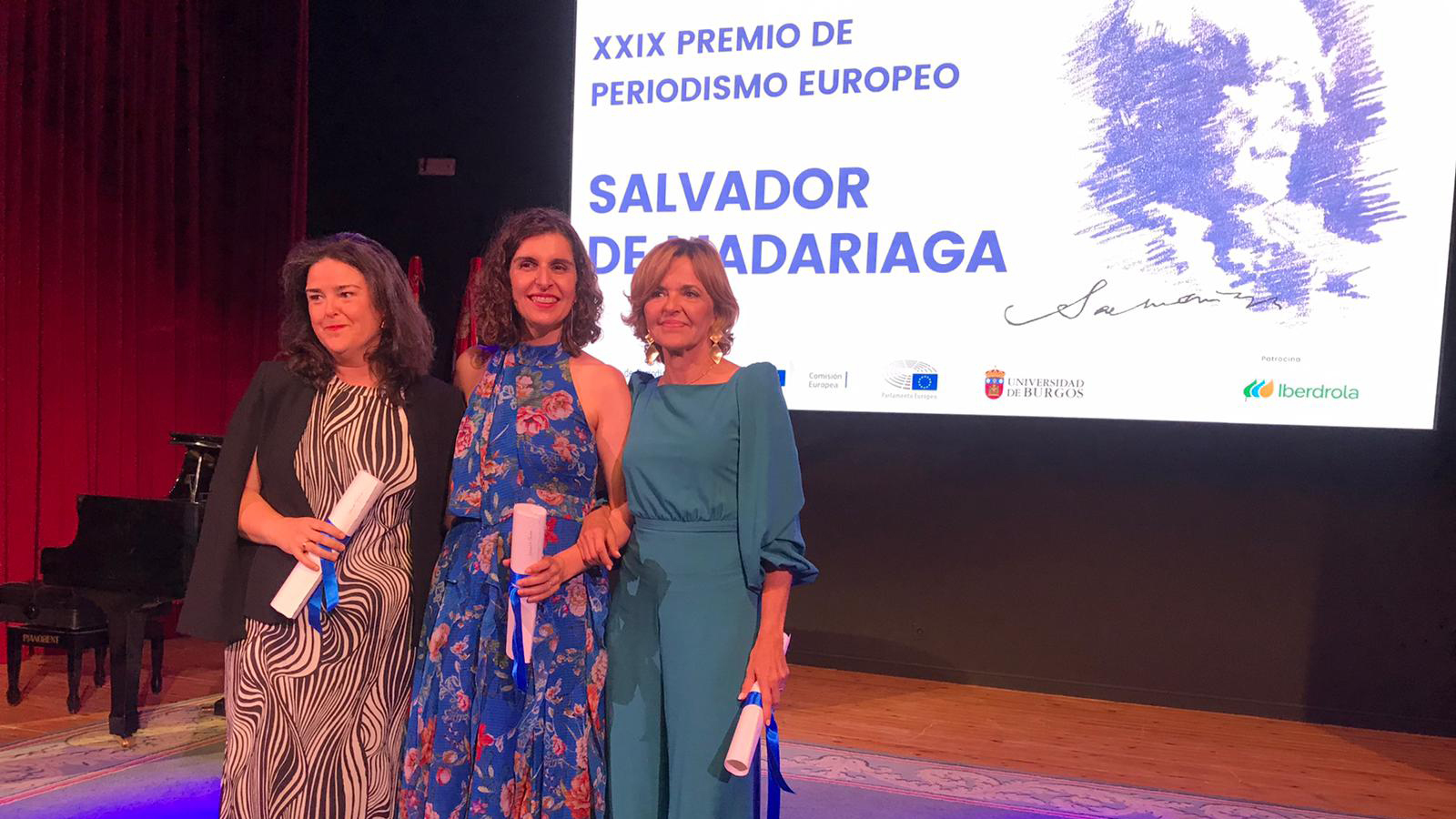 Almudena Ariza y María Carou recogen el Premio de Periodismo Europeo ...