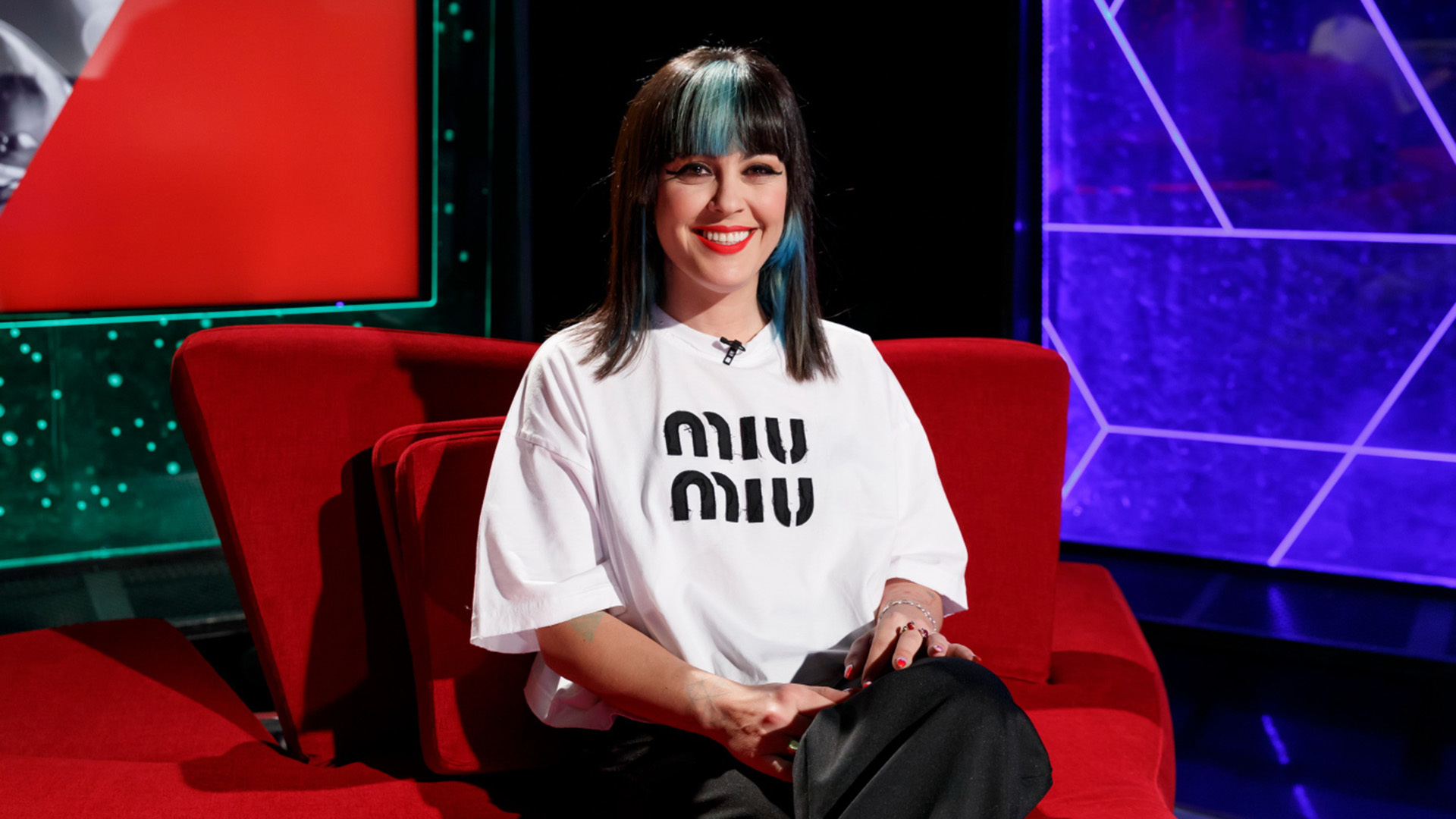 Ana Barriga llena de color el plató de 'Atención Obras'