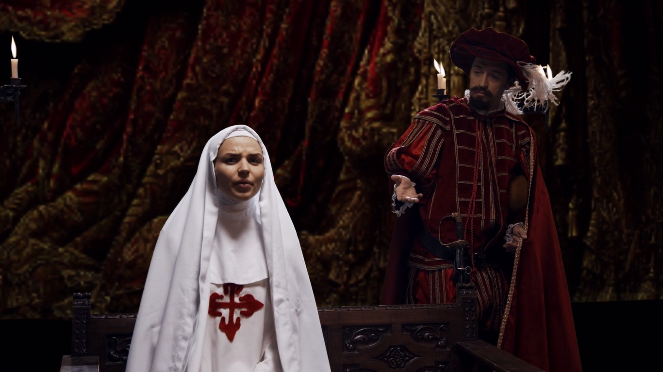 ¿Cómo se caracterizan los personajes de la hiperrealidad?