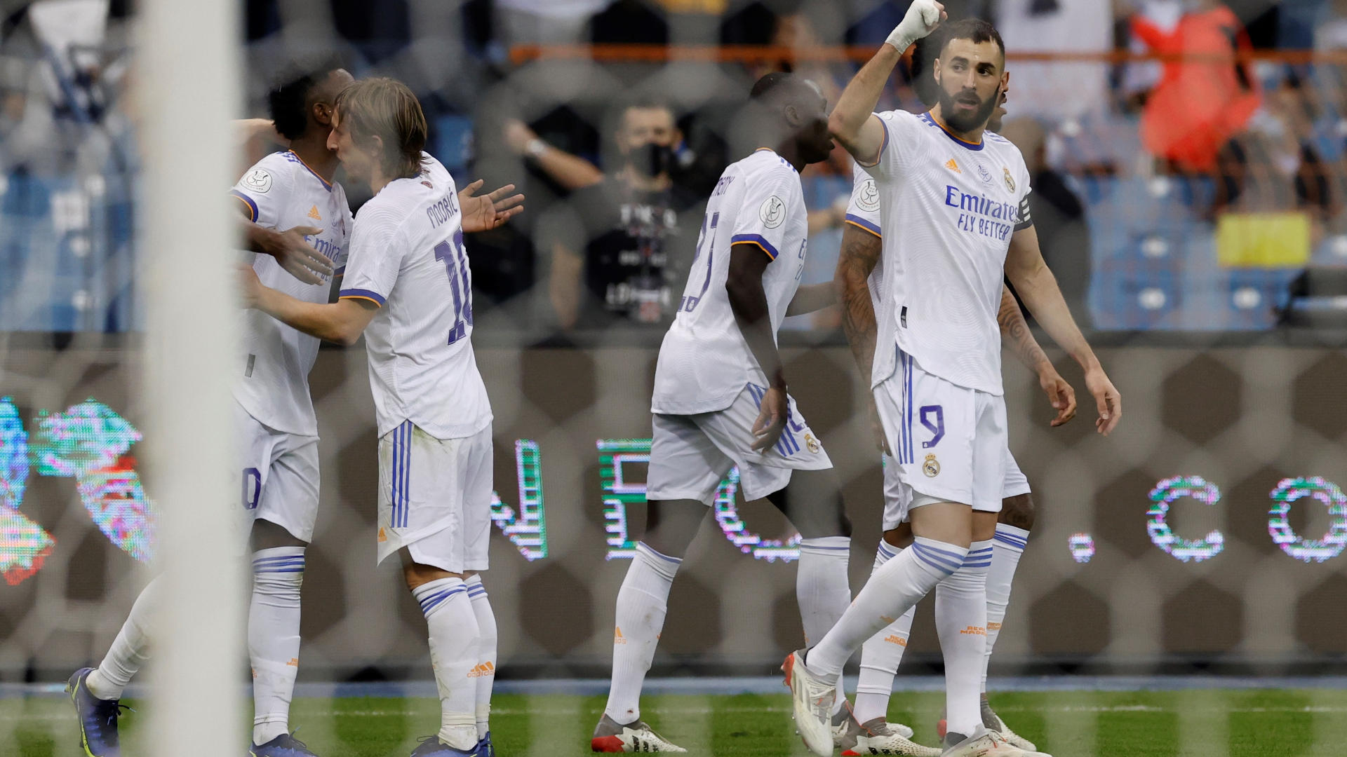 El Madrid mata a la contra al Barça y se mete en la final