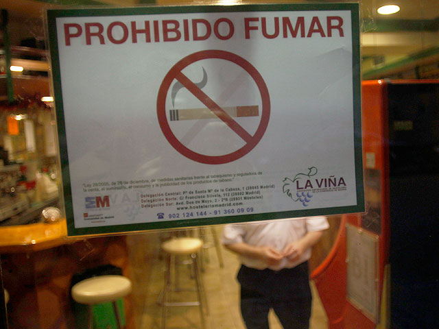Prohibido fumar: entra en vigor la Ley Antitabaco - RTVE.es
