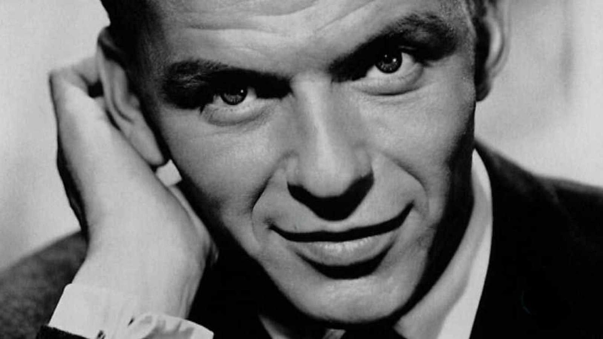 Memoria de delfín se sumerge en la Navidad con Frank Sinatra