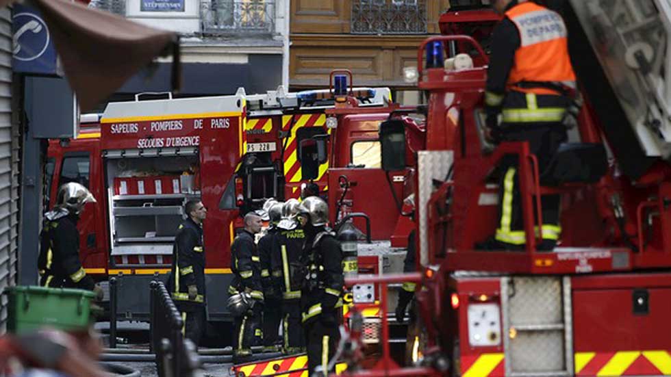 Ocho muertos en un incendio en un edificio de viviendas de París - RTVE.es