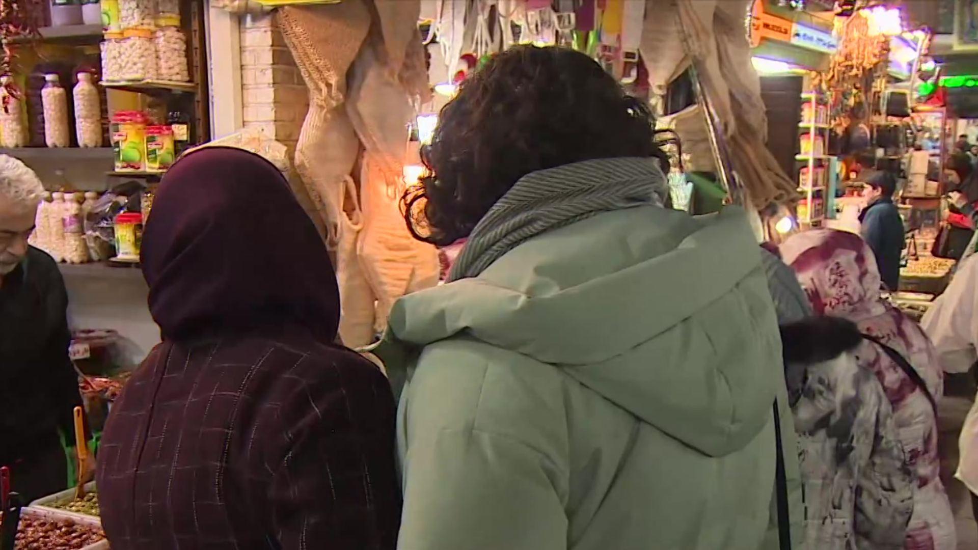 Las mujeres que retan al régimen iraní quitándose hiyab: "Ahora siento ...