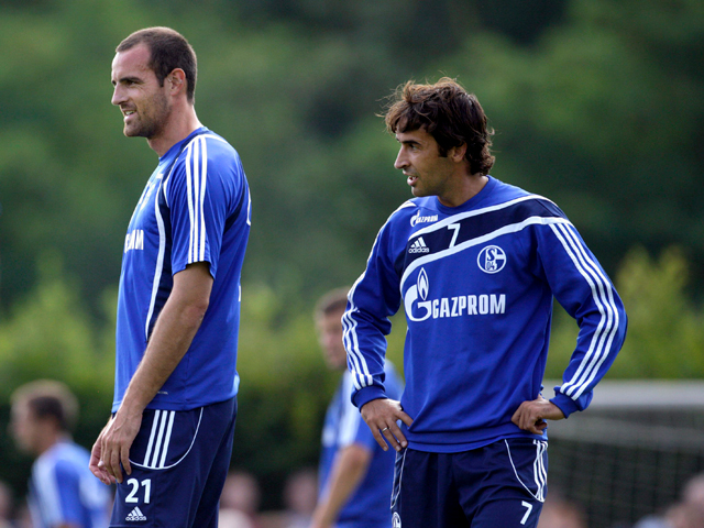 Raúl seguirá luciendo el '7' en el Schalke - RTVE.es