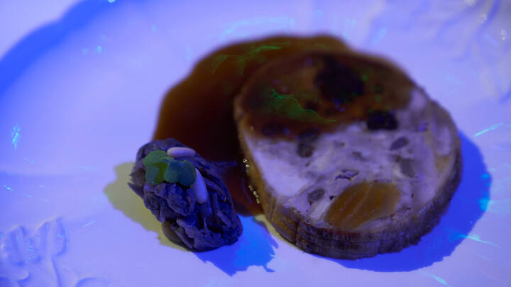 MasterChef Navidad recetas | Pularda rellena de cacao, manzana y pasas