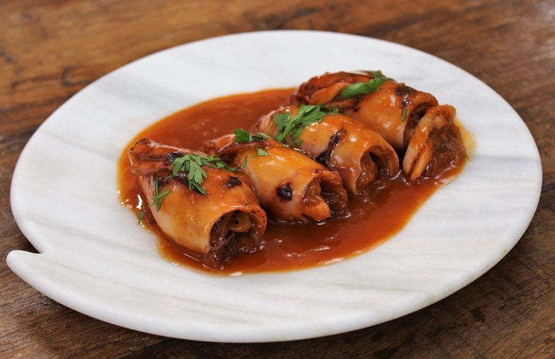 Receta de chipirones en su tinta y socarrat de queso Idiazábal