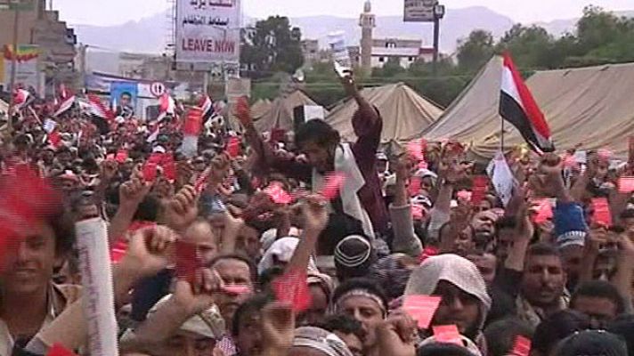 Disparos Al Aire Para Dispersar A Los Manifestantes En Yemen
