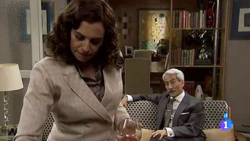 Amar en tiempos revueltos: El pasado oculto de Rocío | RTVE Play