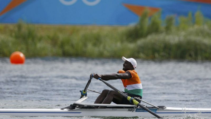 Telediario 1: El remero Hamadou Djibo Issaka, sucesor de Moussambani ...