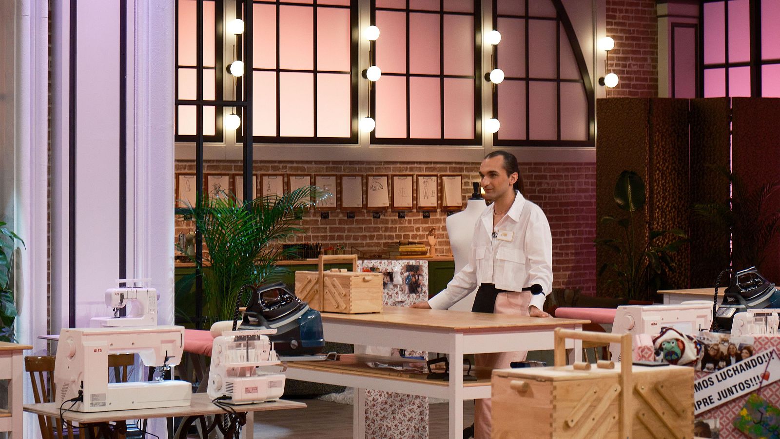 Maestros de la Costura: Por qué este aprendiz siempre va de rosa