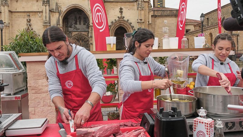 Ángela firma como una súper capitana en MasterChef 12