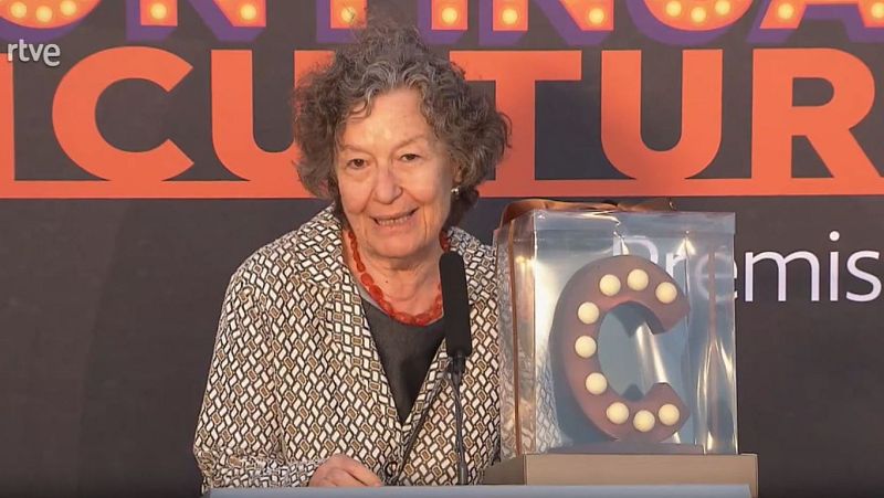 Maria Barbal rep el un dels premis Dolços de 2024