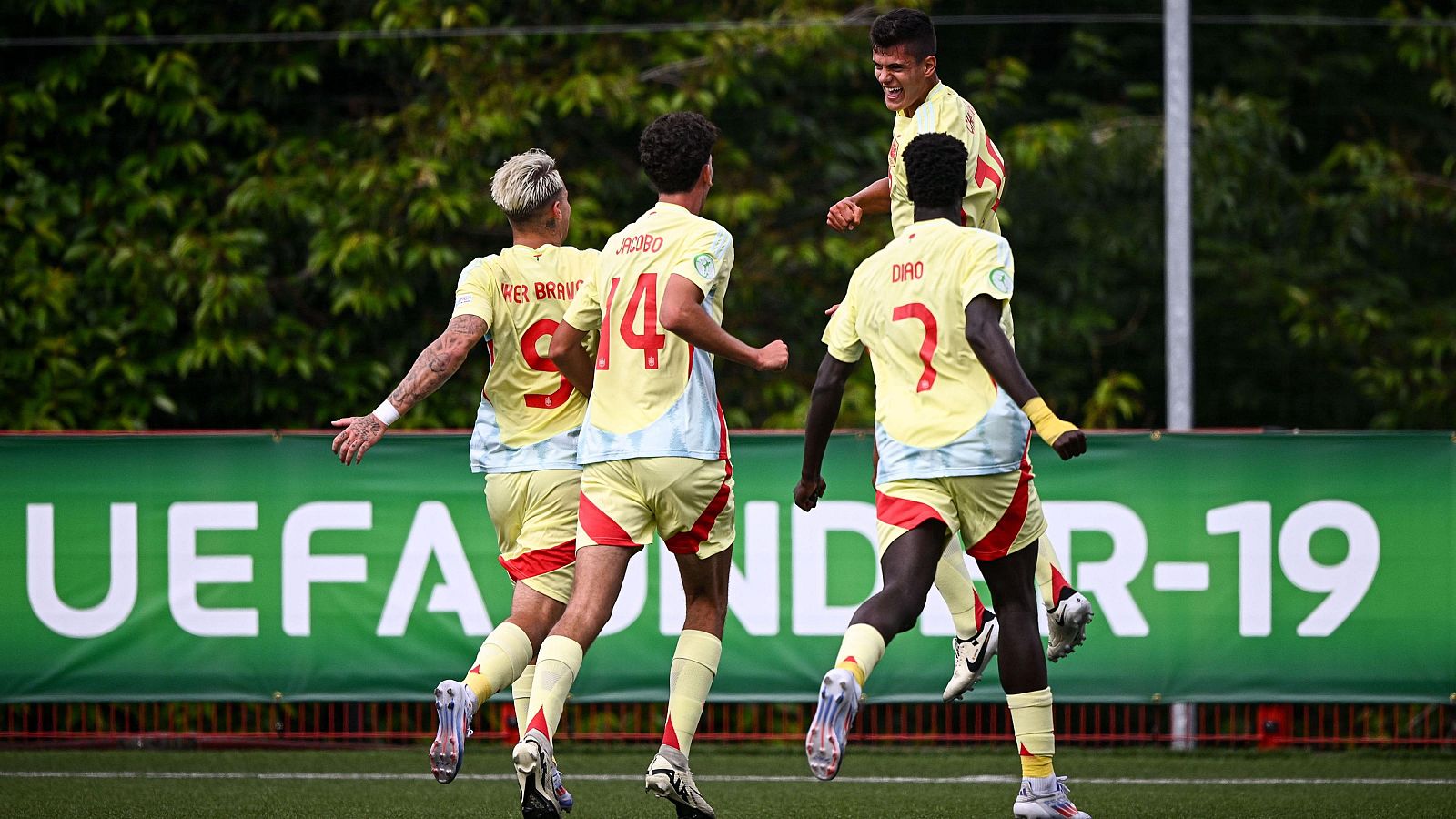 Iker Bravo le da la victoria a España en su debut en el Europeo sub - 19