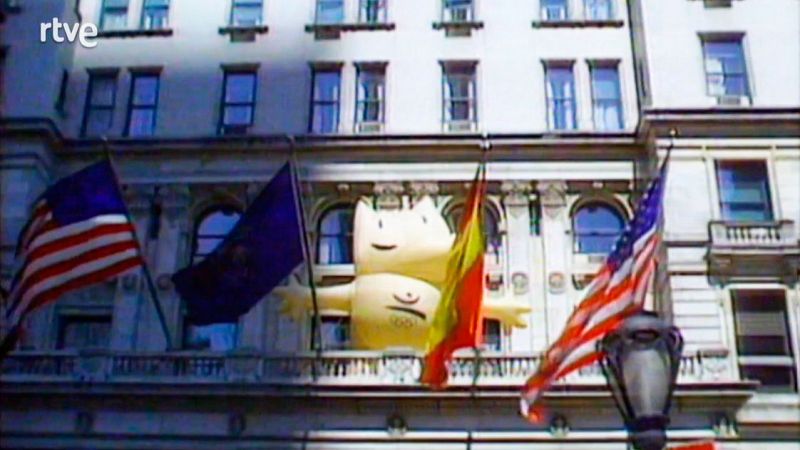 Cobi, la mascota de los JJOO Barcelona 92, visita Nueva York