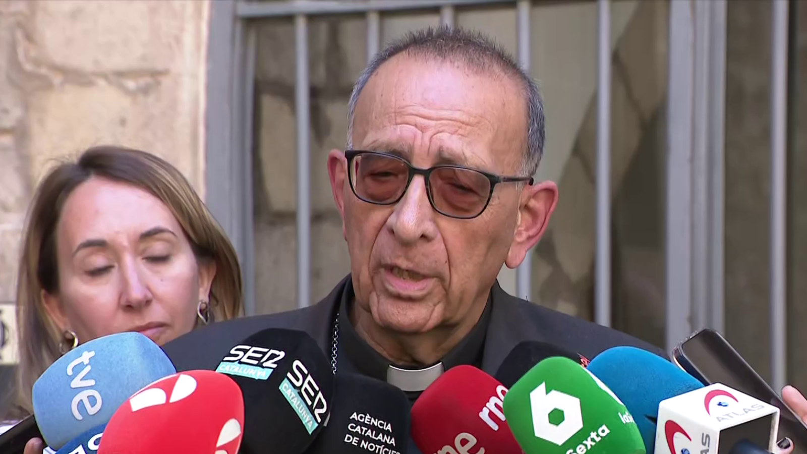 Omella cree que hay "cardenales excelentes" para suceder al papa