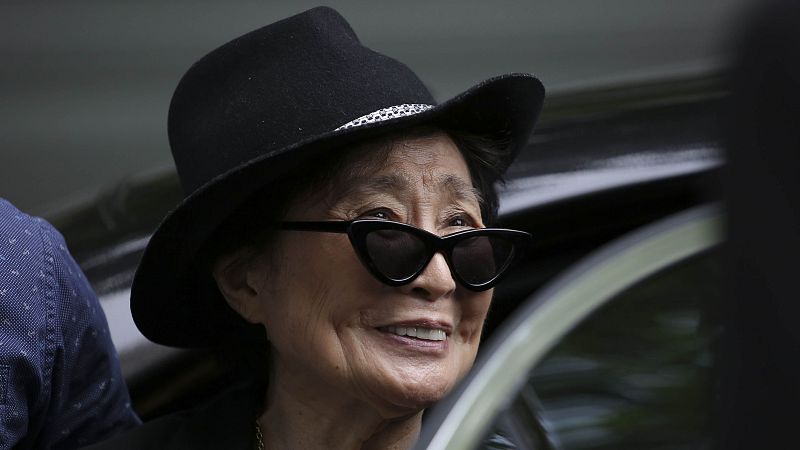 Llega la primera biografía autorizada de Yoko Ono