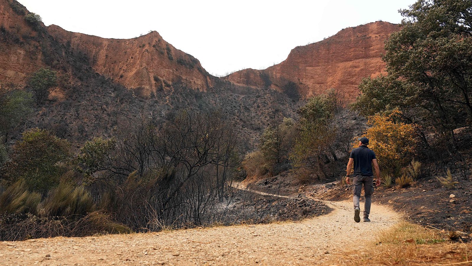 Las Médulas, Patrimonio de la Humanidad teñido de negro por el fuego