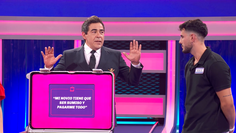 “Mi novio tiene que ser sumiso y pagarme todo”