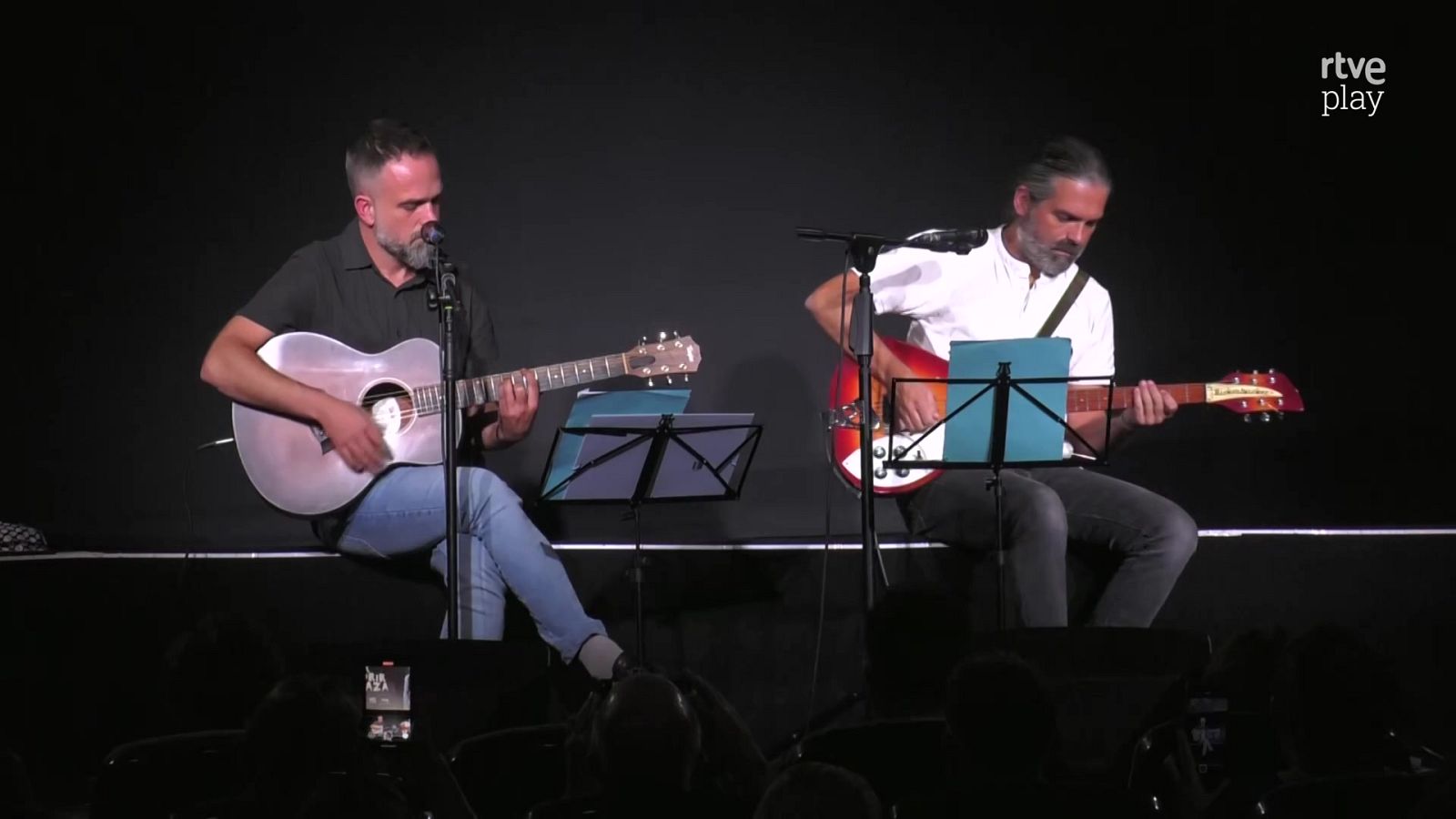 Raúl Incertis toca la canción 'El fin y el medio' de Drexler