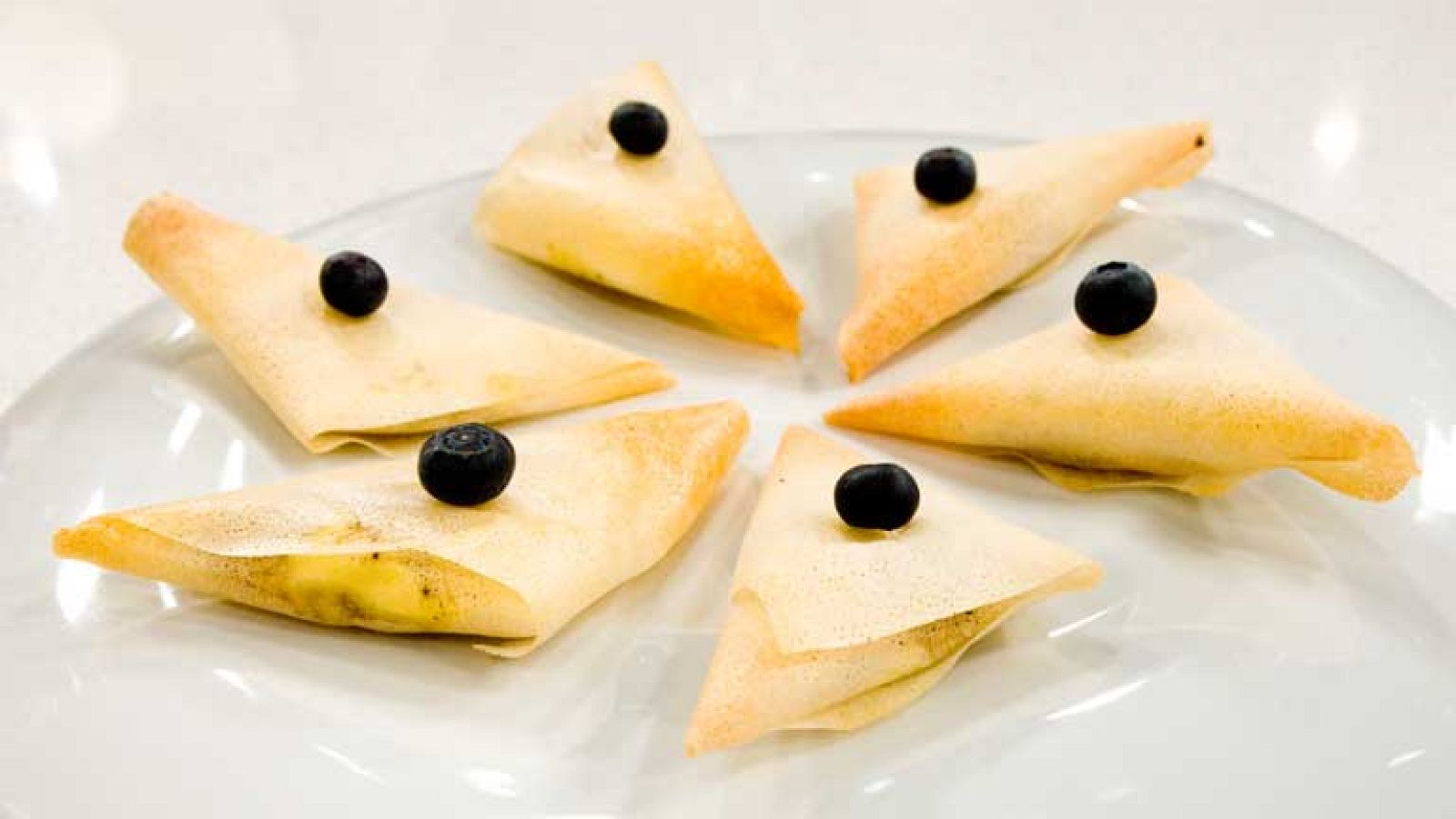 Cómo preparar Pasta brick rellena de plátano y chocholate