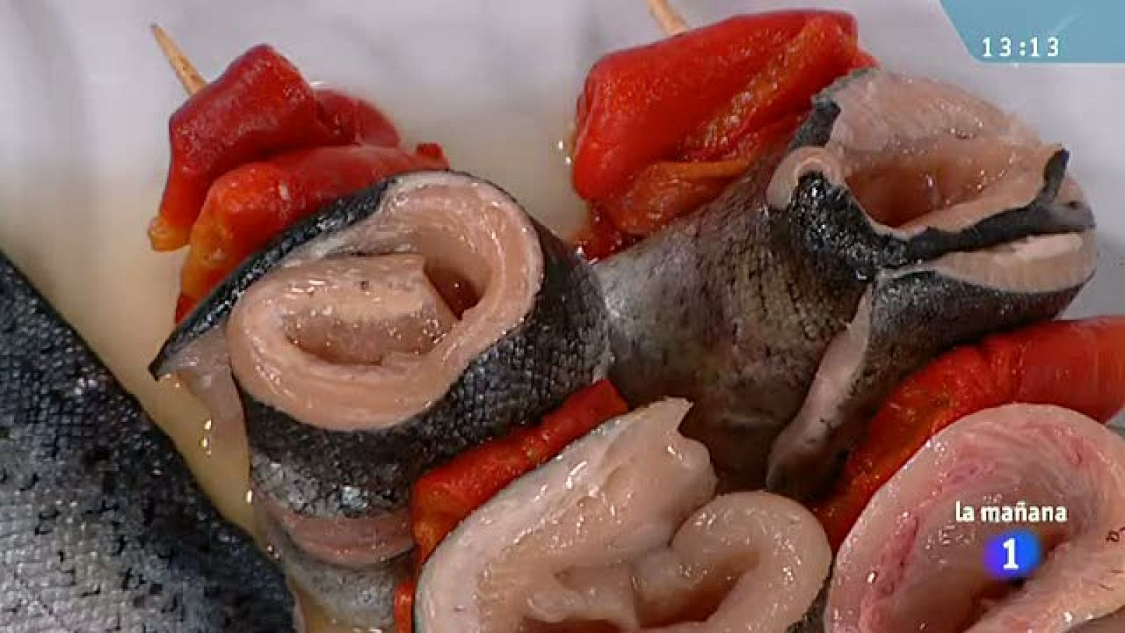 Cómo preparar Truchas ensartadas con salsa de limón y vasitos de calabacín