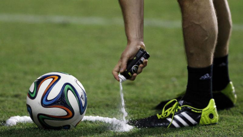 Telediario 1: 'Ojo de Halcón', spray para faltas y tiempos muertos en ...