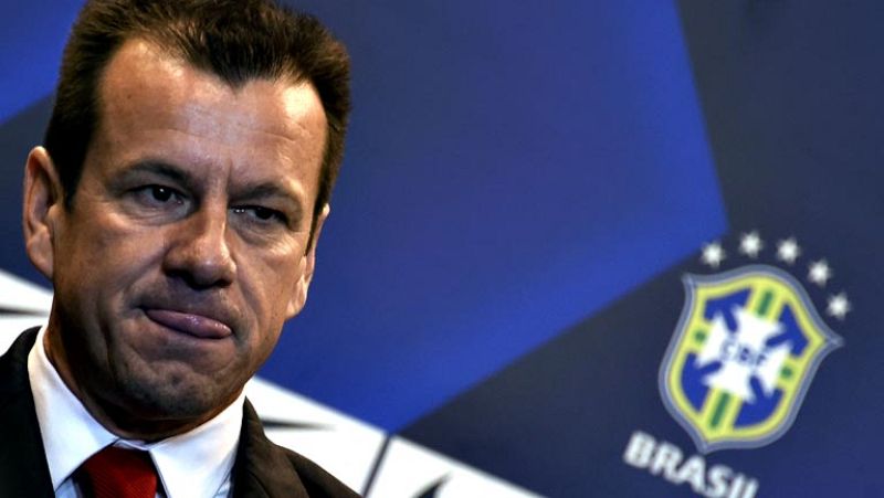 Telediario 1: Dunga, nuevo seleccionador de Brasil, lanza un dardo a ...