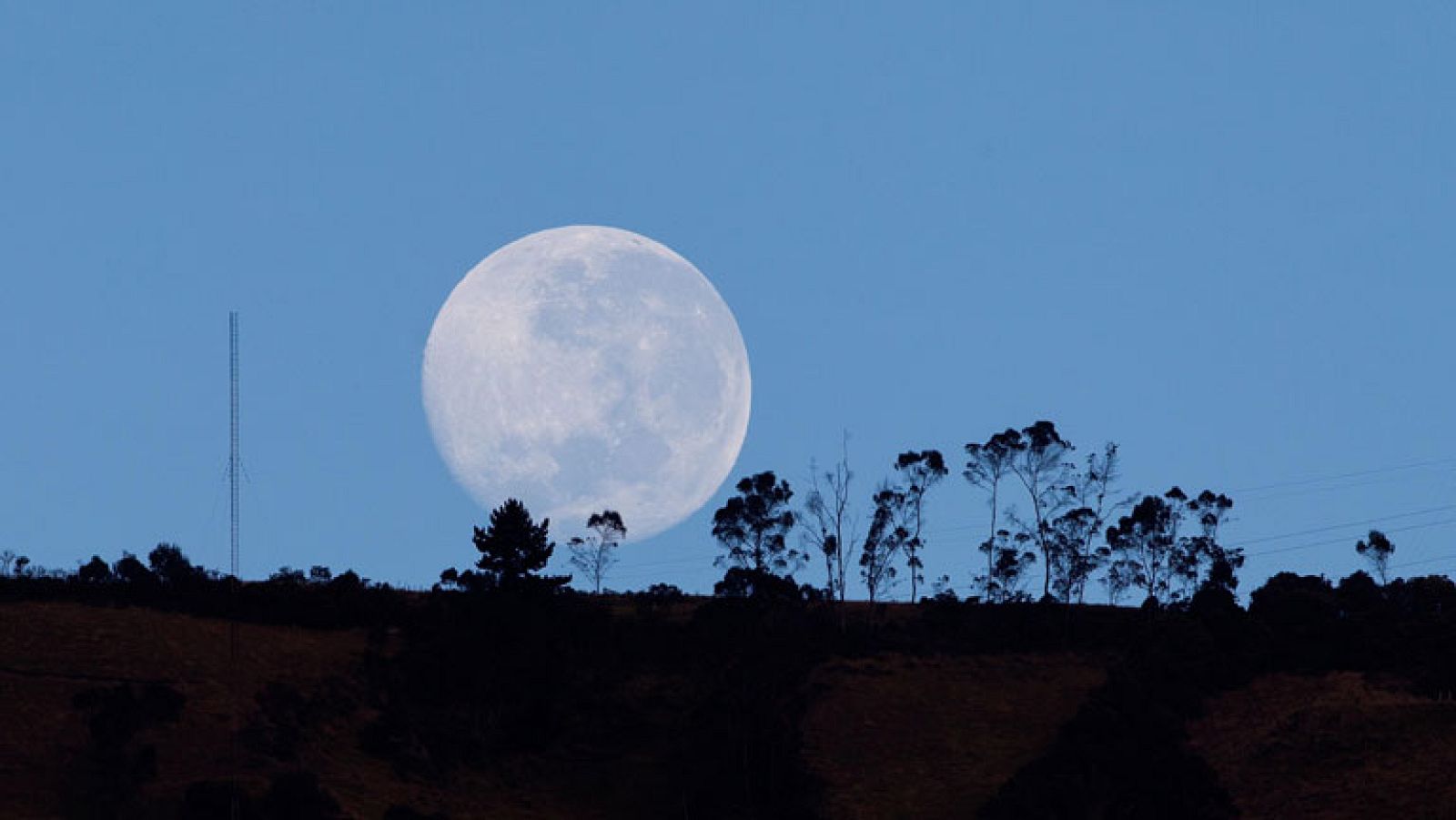 La luna llena en el perigeo nos brinda otra superluna | RTVE.es