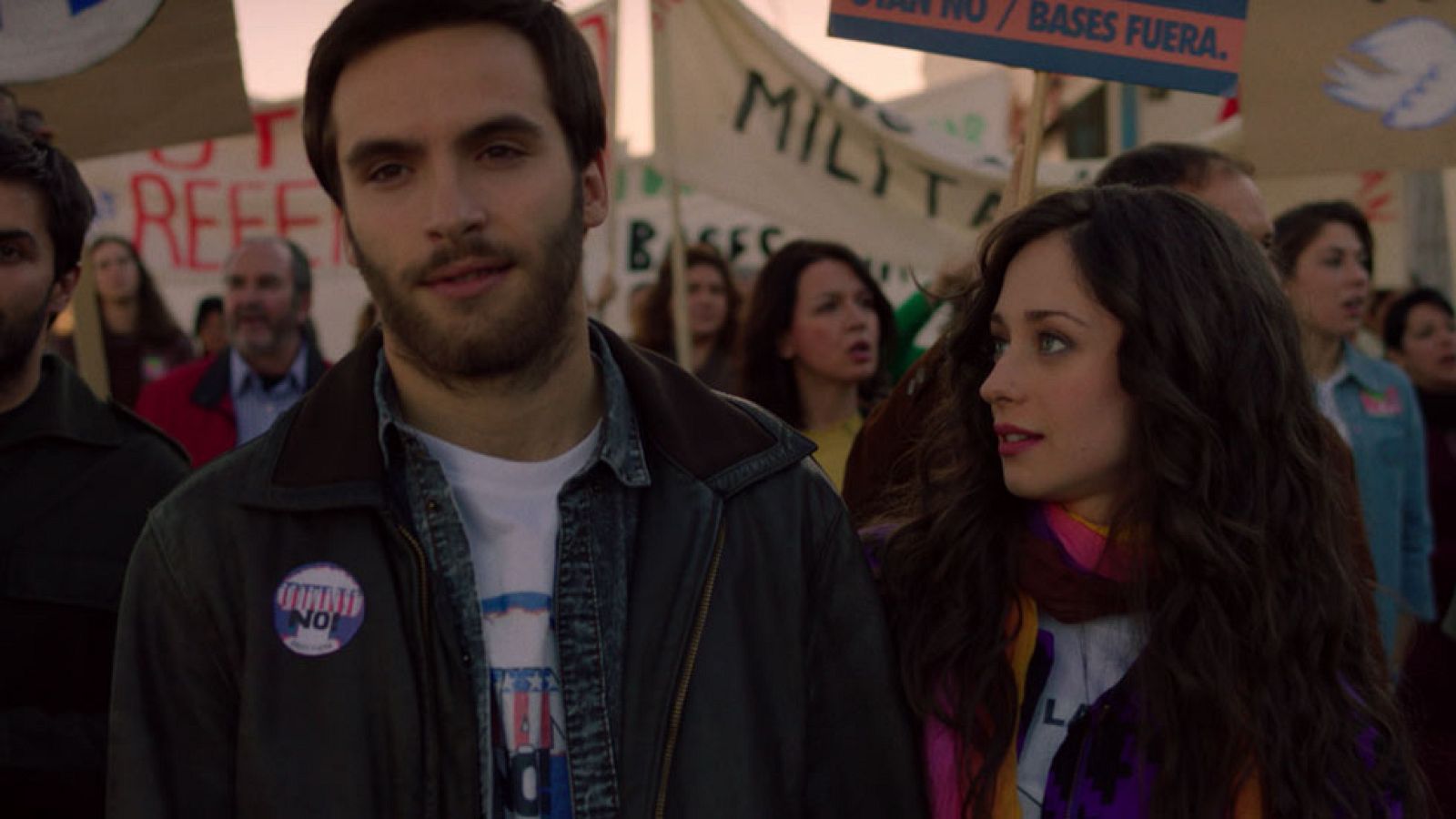 Cuéntame cómo pasó - ¡Arde Bruselas! Carlos y Karina se dejan llevar por el deseo