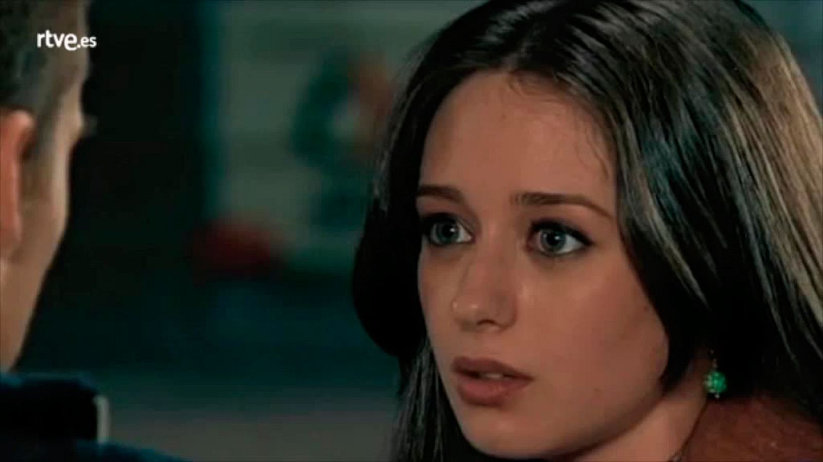 Cuéntame cómo pasó - ¡Arde Bruselas! Carlos y Karina se dejan llevar por el deseo