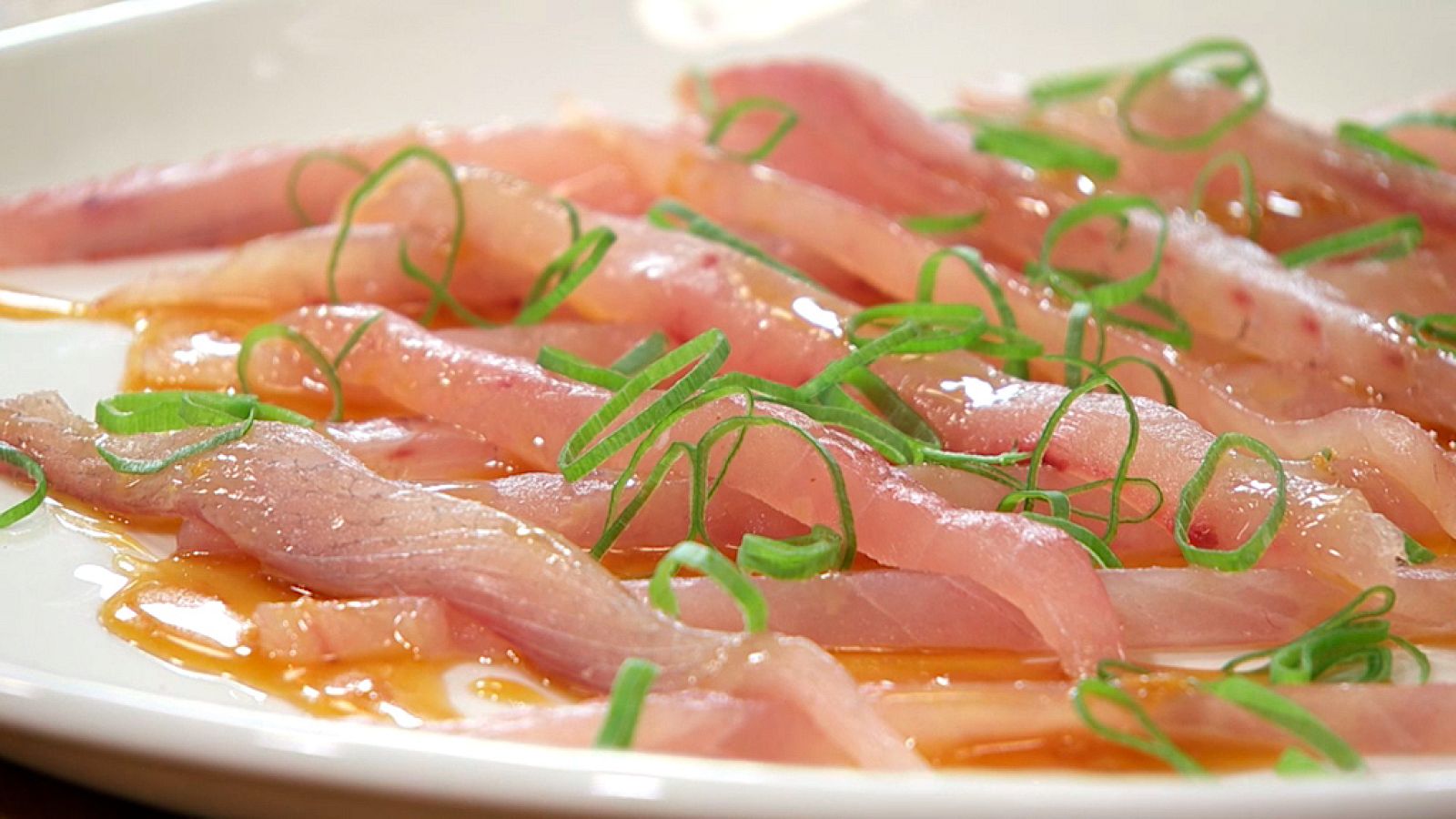 Jurel marinado con cítricos y jurel con salsa holandesa