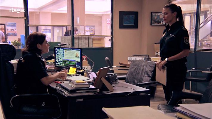 Servir y proteger - Miralles, preocupada por la relación de Lola y Bremón