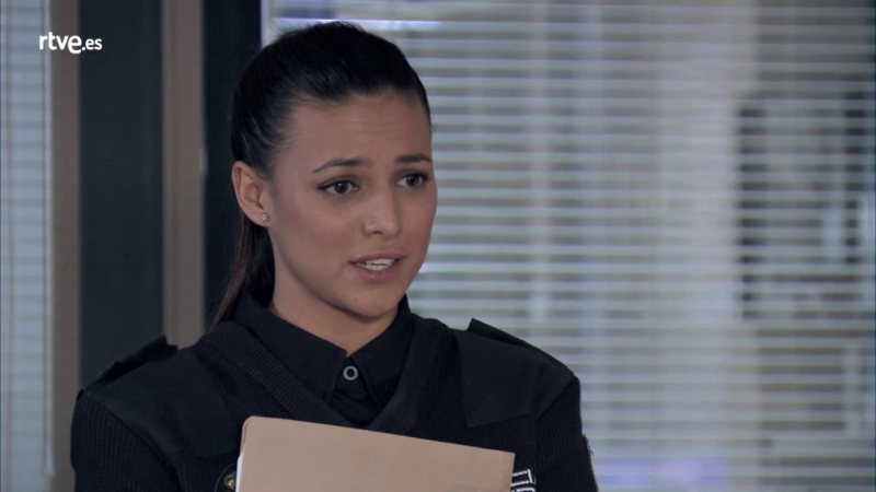 Servir y proteger - Lola solo quiere tener una relación profesional con ...