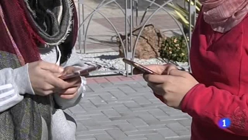 Telediario 1: El 70% de los adolescentes con tan solo 12 años ya tienen ...