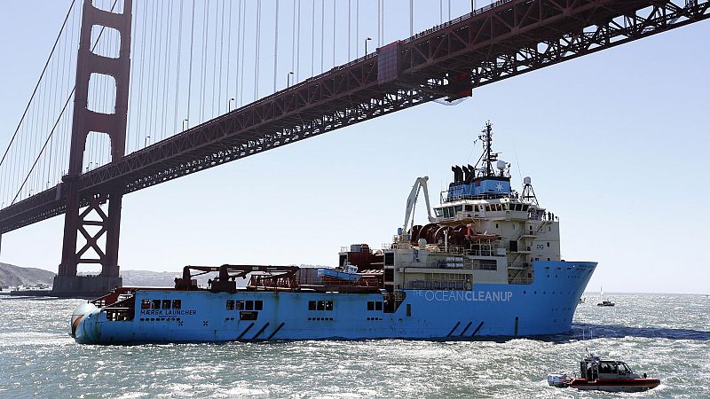 THE OCEAN CLEANUP limpia el océano Pacífico con un PROTOTIPO