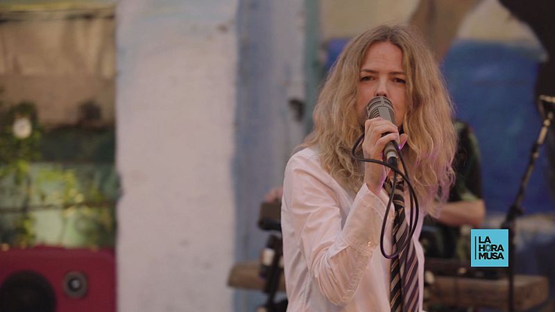 La Hora Musa - Christina Rosenvinge 'La Flor Entre La Vía'