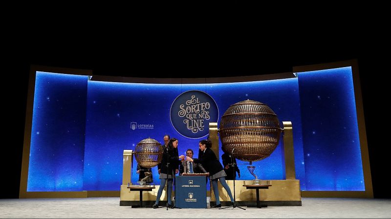 Así es el anuncio de Lotería de Navidad:Unidos por un décimo | RTVE